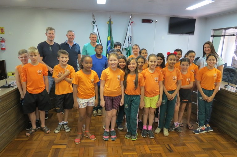 Alunos da Escola Erico Veríssimo solicitam biblioteca e laboratório de ...